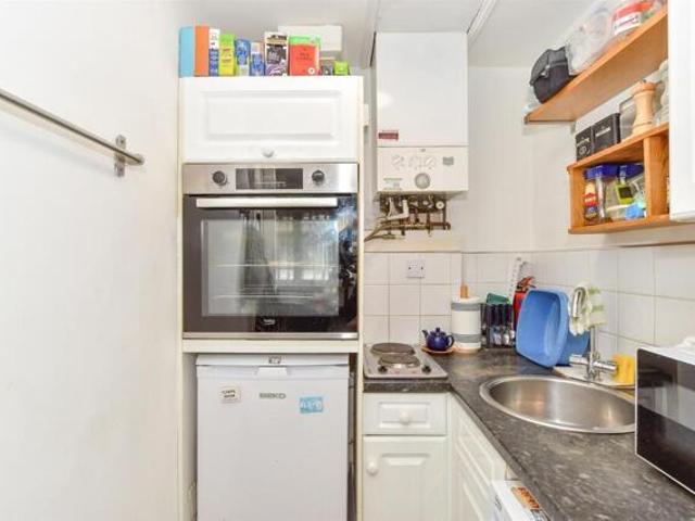 Apartment 1 Bedroom For Sale Totland Bay Totland Bay 90000 ES101892275