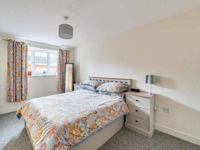 Apartment 1 Bedroom For Sale Woking Surrey 240000 ES99926080