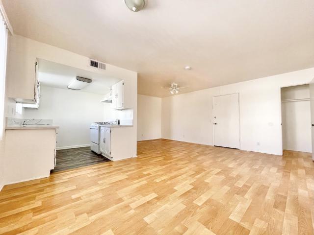apartment 1 bedroom, Tarzana CA 91335 DS87353077