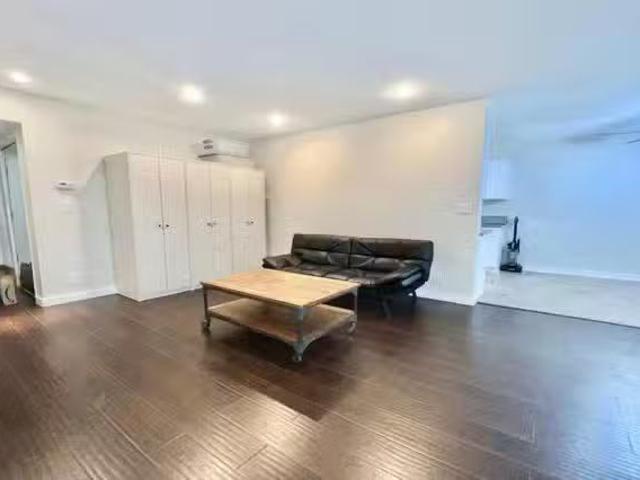 Apartment 1 bedrooms in Beverly Hills