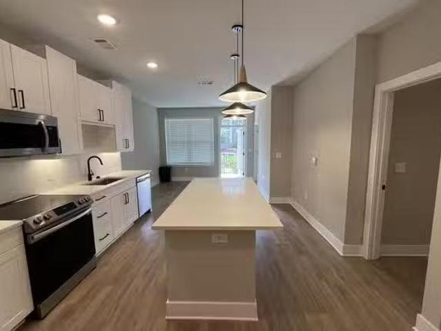 Apartment 1 bedrooms in Midtown