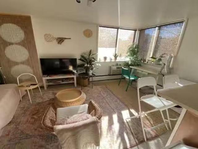 Apartment 1 bedrooms in Near West campus