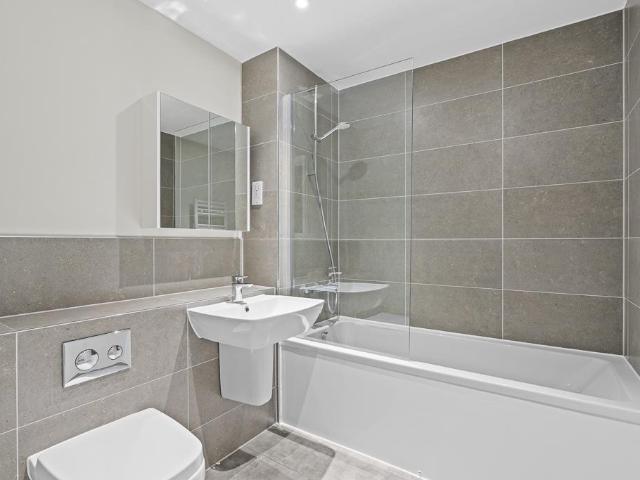 Apartment 21, Cable House, 2 Echo. 3 bed apartment to rent £2,010 pcm £464 pw