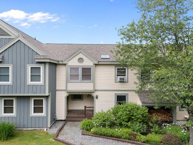 Apartment with terrace and pool