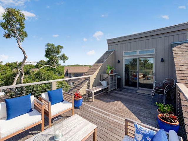 Apartment with terrace