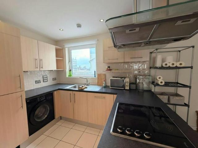 Apartment 2 Bedroom For Rent Brighton And Hove Brighton And Hove 1990 ES99415188