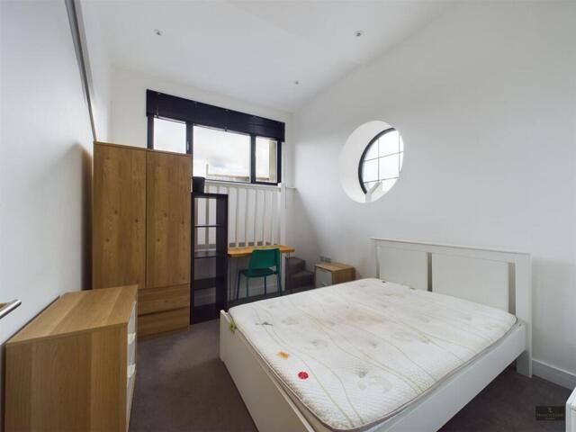 Apartment 2 Bedroom For Rent Exeter Devon 2167 ES99985684