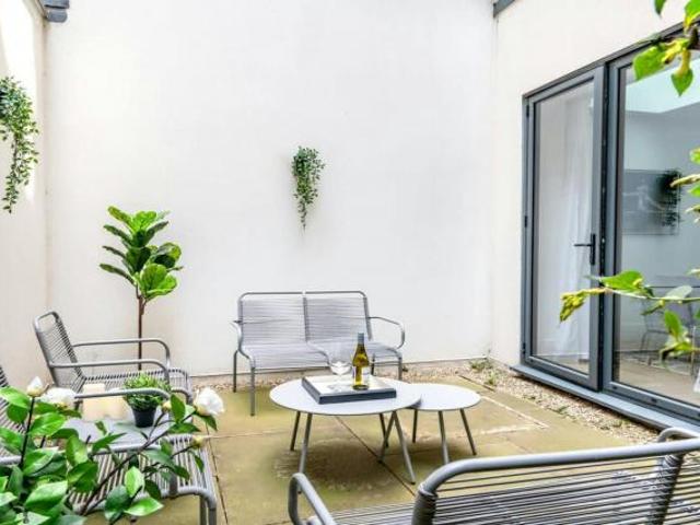 Apartment 2 Bedroom For Rent London London 13189 ES83936318