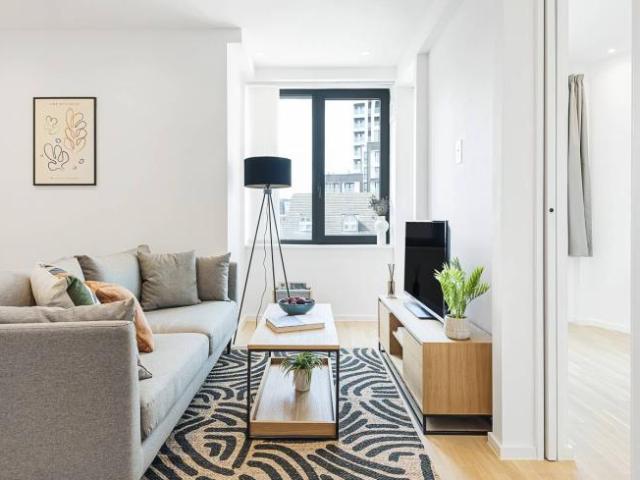 Apartment 2 Bedroom For Rent London London 1990 ELS102523544