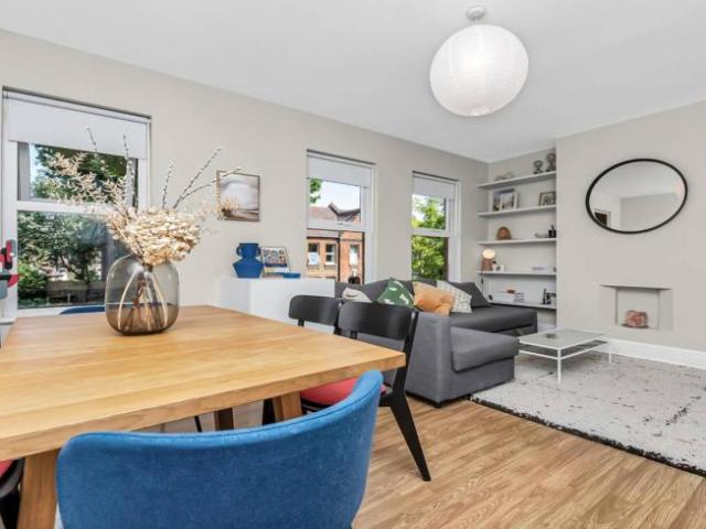 Apartment 2 Bedroom For Rent London London 2750 ES101810468