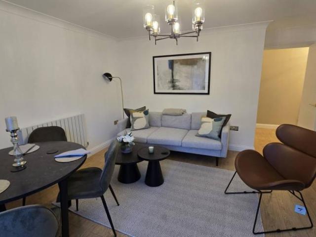 Apartment 2 Bedroom For Rent London London 2765 ES100234330