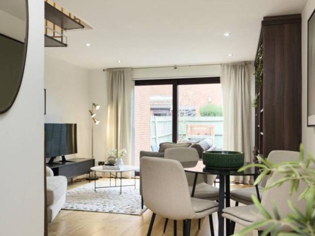 Apartment 2 Bedroom For Rent London London 3275 ELS97608138