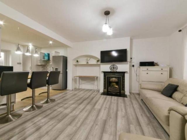 Apartment 2 Bedroom For Rent London London 3500 ES101812864