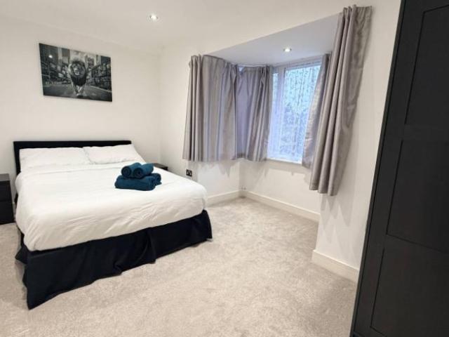 Apartment 2 Bedroom For Rent London London 3982 ELS101838404