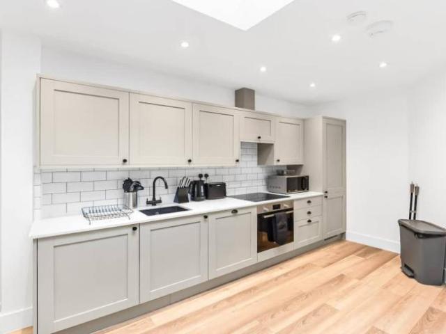 Apartment 2 Bedroom For Rent London London 4050 ELS101816556