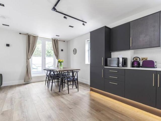 Apartment 2 Bedroom For Rent London London 4100 ELS101817471