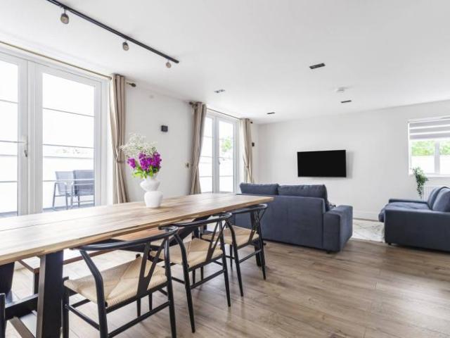 Apartment 2 Bedroom For Rent London London 4100 ELS101823882