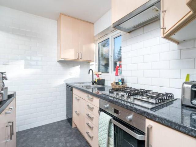 Apartment 2 Bedroom For Rent London London 4248 ES101818348