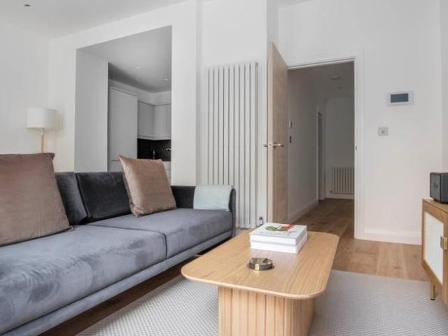 Apartment 2 Bedroom For Rent London London 7100 ES101848006