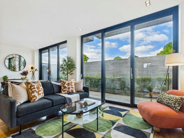 Apartment 2 Bedroom For Rent London London 8616 ELS90459758