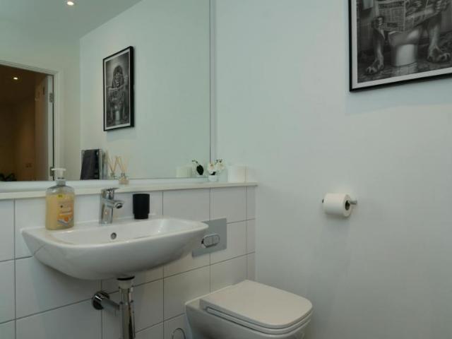 Apartment 2 Bedroom For Rent Stretford Stretford 2650 ELS90184509