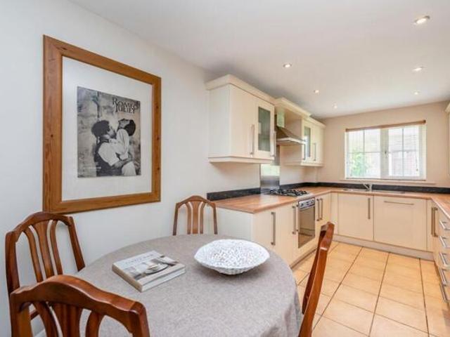 Apartment 2 Bedroom For Sale Mold Flintshire 140000 ES101796808