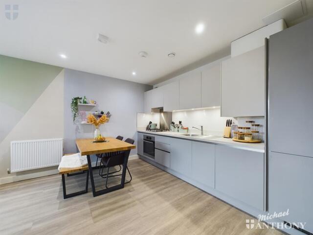Apartment 2 Bedroom For Sale Aylesbury Buckinghamshire 230000 ES99773530