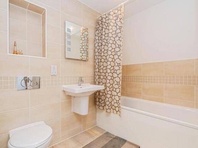 Apartment 2 Bedroom For Sale Addlestone Surrey 270000 ELS99952041