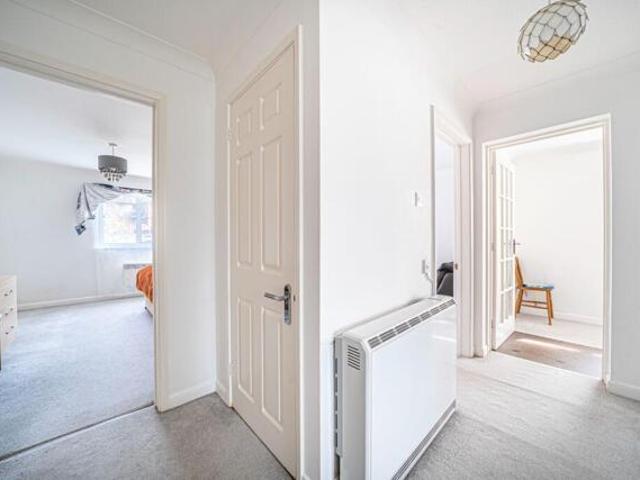 Apartment 2 Bedroom For Sale Andover Hampshire 175000 ES101316398