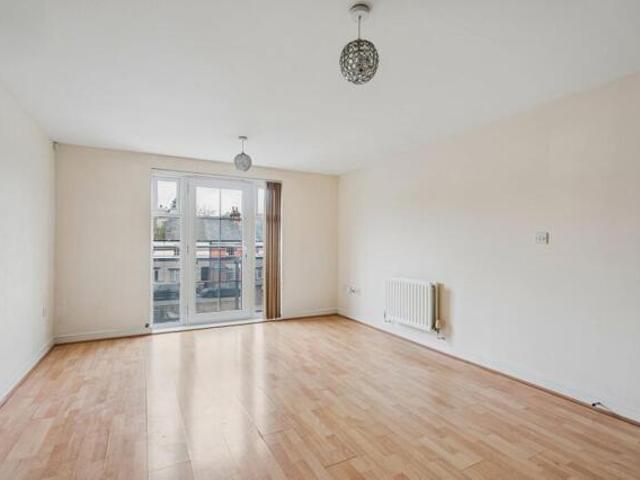 Apartment 2 Bedroom For Sale Bushey Hertfordshire 335000 ELS101676772