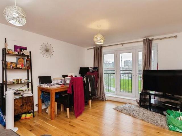 Apartment 2 Bedroom For Sale Basildon Essex 235000 ES100502857