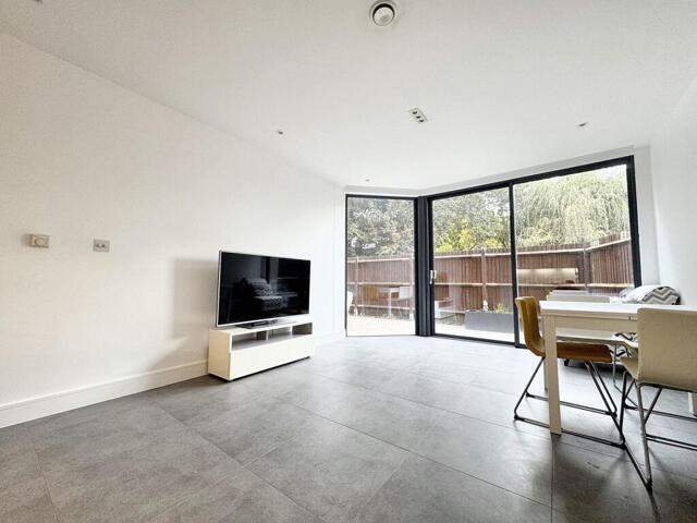 Apartment 2 Bedroom For Sale Barnet Greater London 375000 ES100987747