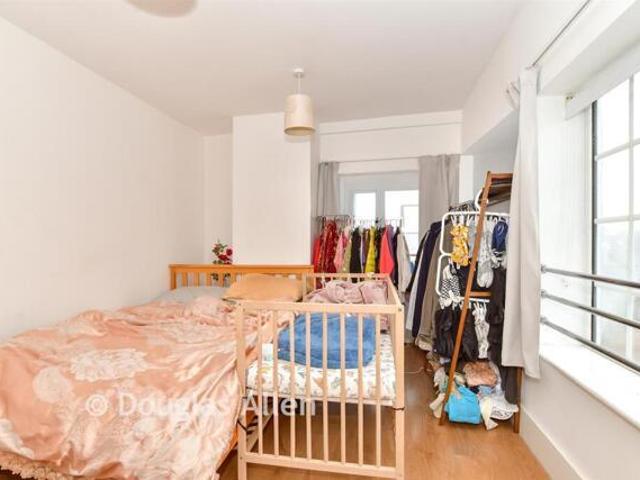 Apartment 2 Bedroom For Sale Barkingside Great London 285000 ES101676238