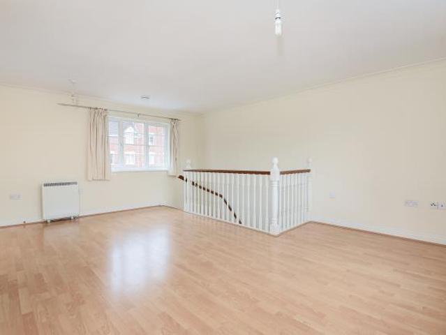 Apartment 2 Bedroom For Sale Berkshire West Berkshire 190000 ES101200043