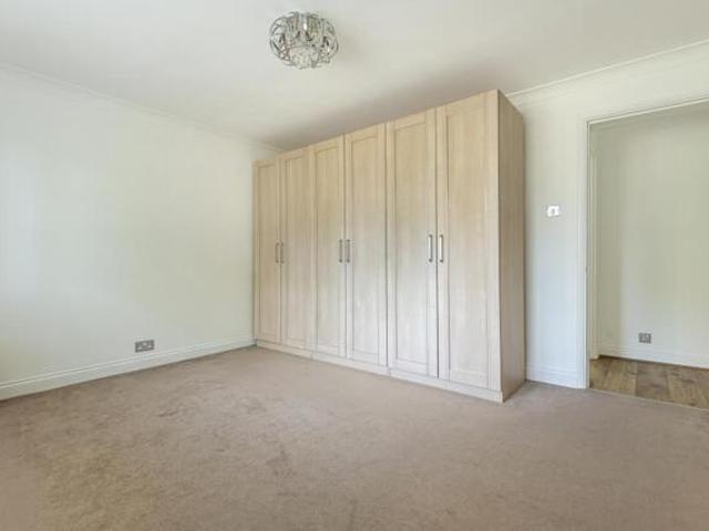 Apartment 2 Bedroom For Sale Berkshire Surrey 325000 ES99735854