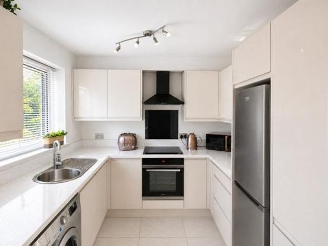 Apartment 2 Bedroom For Sale Broxbourne Hertfordshire 250000 ES101796760