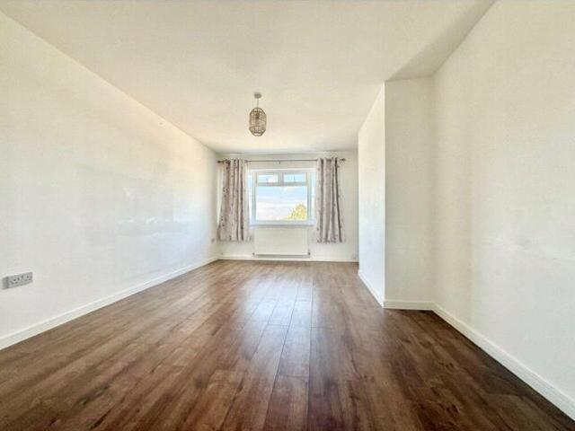 Apartment 2 Bedroom For Sale Camberley Surrey 210000 ELS100263324