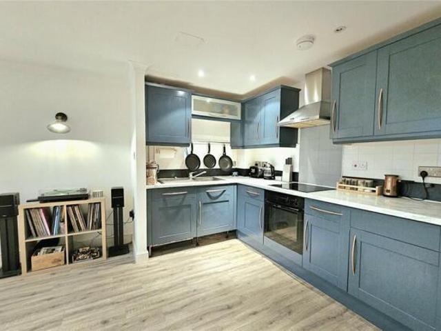 Apartment 2 Bedroom For Sale Camberley Surrey 240000 ELS100096732