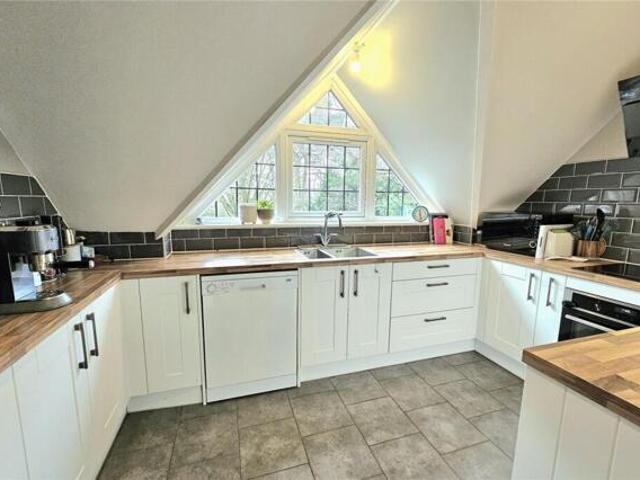 Apartment 2 Bedroom For Sale Camberley Surrey 375000 ES99161489