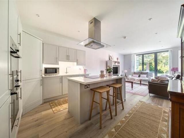 Apartment 2 Bedroom For Sale Camberley Surrey 475000 ELS100224264
