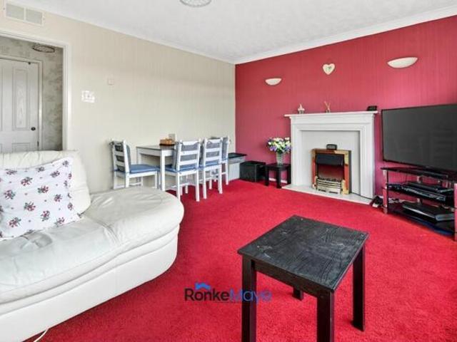Apartment 2 Bedroom For Sale Caterham Surrey 250000 ES100191717