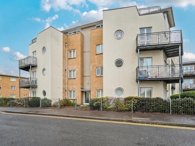 Apartment 2 Bedroom For Sale Chertsey Surrey 300000 ES99436999