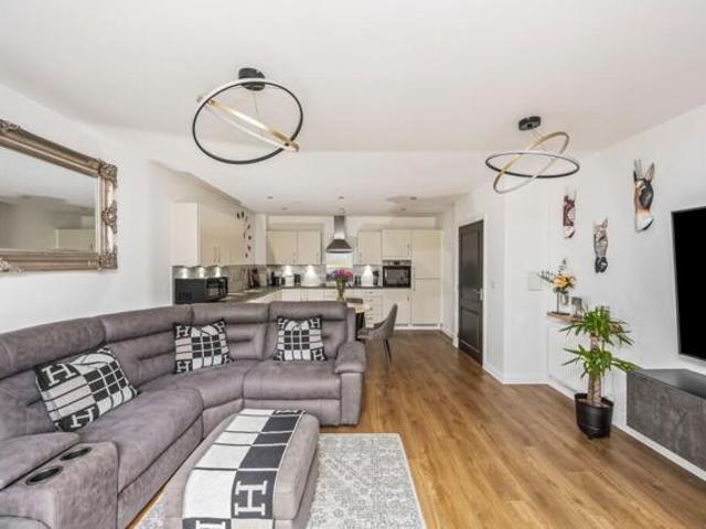 Apartment 2 Bedroom For Sale Coulsdon Greater London 350000 ES101678778