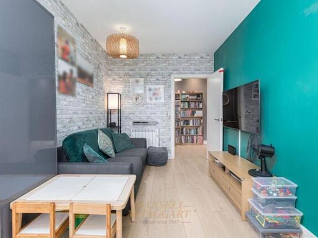 Apartment 2 Bedroom For Sale East Grinstead West Sussex 240000 ELS100426298