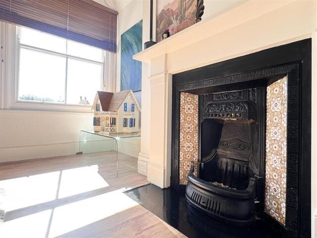 Apartment 2 Bedroom For Sale Eastbourne East Sussex 230000 ES99773571