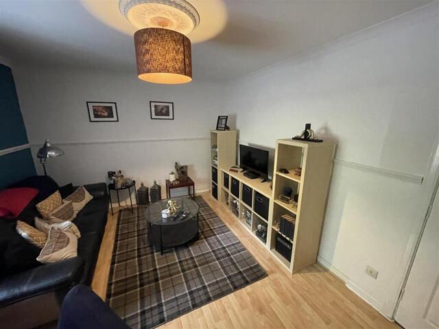 Apartment 2 Bedroom For Sale Eastbridge Mews Castlehill Place Eastbridge Mews Castlehill Place 110000 ELS99161643