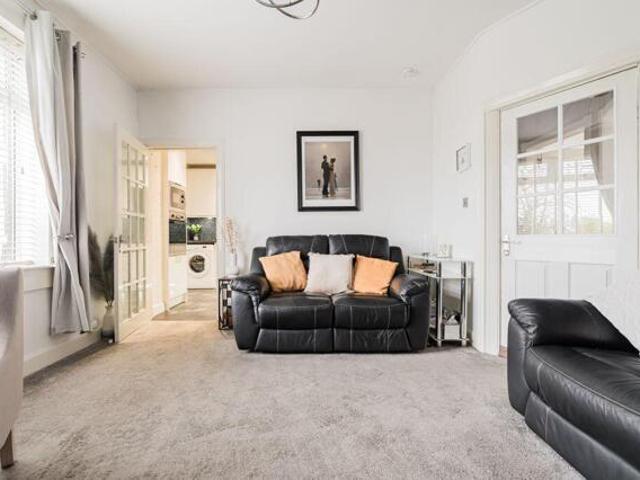 Apartment 2 Bedroom For Sale Edinburgh City Of Edinburgh 220000 ES101678414