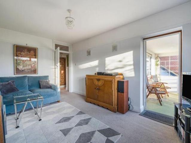Apartment 2 Bedroom For Sale Epsom Surrey 325000 ES89720008