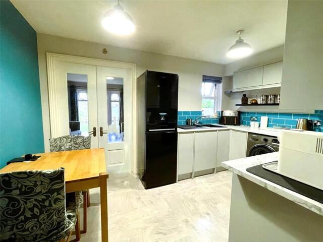 Apartment 2 Bedroom For Sale Farnborough Hampshire 240000 ES100456466