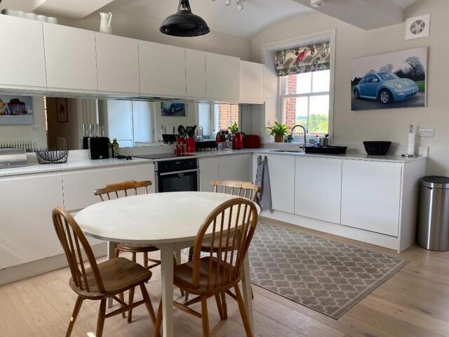 Apartment 2 Bedroom For Sale Hungerford West Berkshire 425000 ES98649028